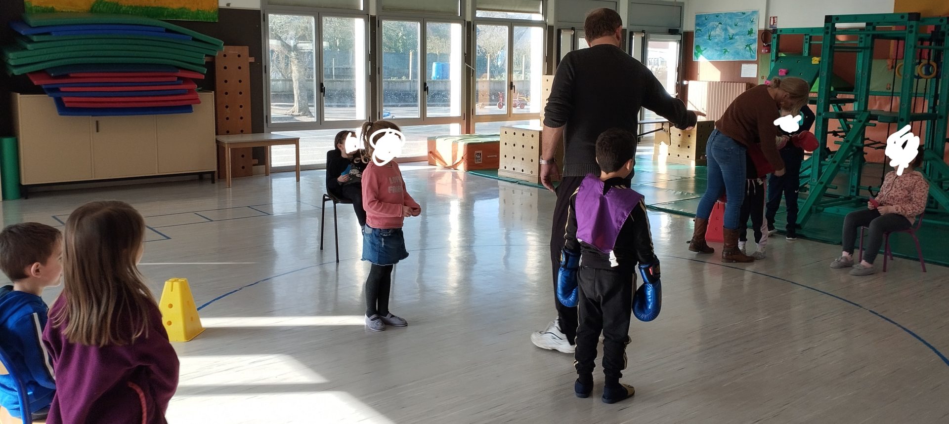Activité Boxe - Ecole Maternelle Karla Gérard - Mairie de Neuville Aux Bois